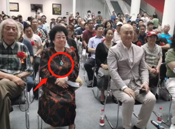 "Tang Monk" Chi Zhong Ruihan showed up!Red face and prominent belly, 80 ...