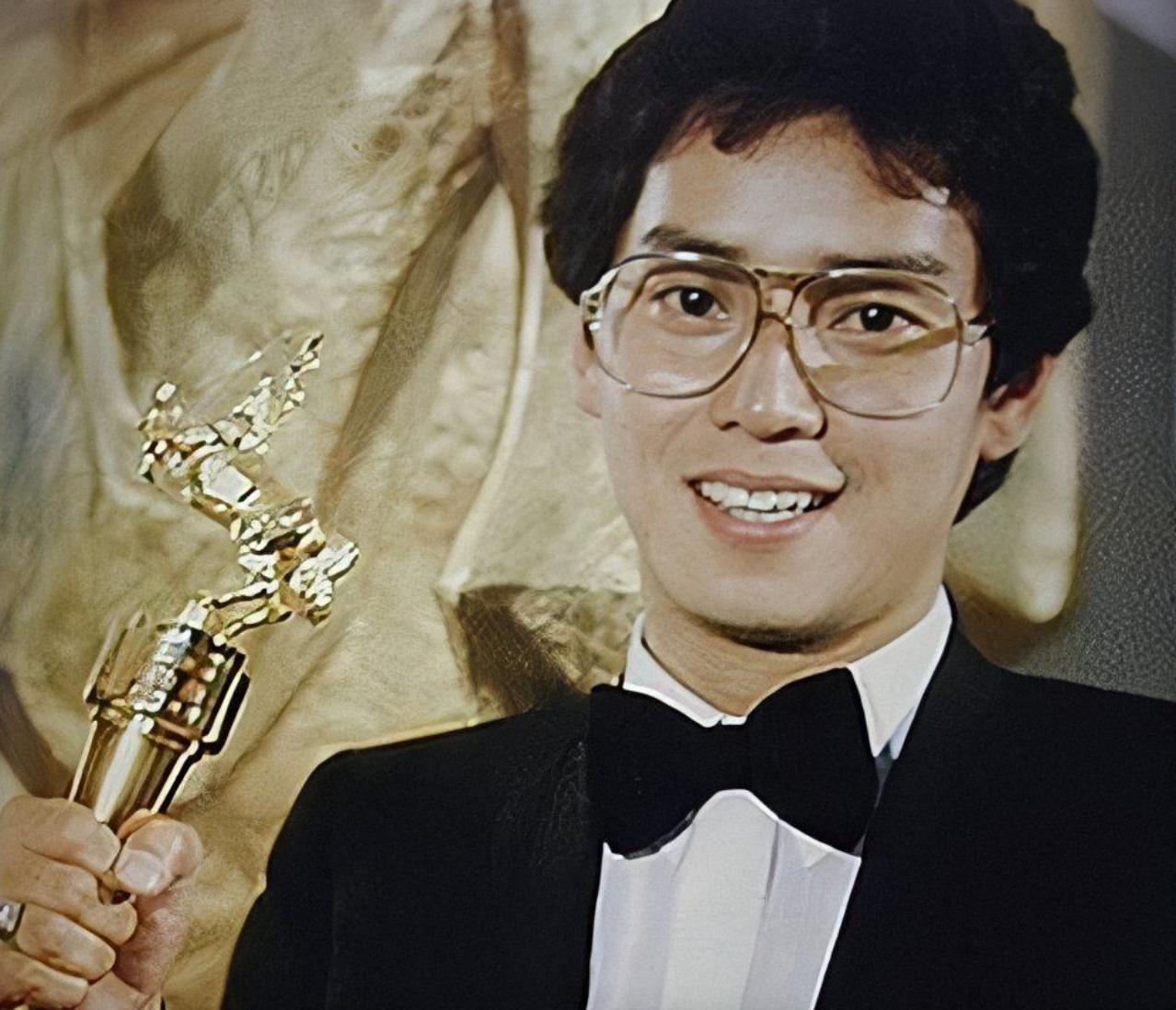 Alan Tam, who hugs left and right, has two wives, and is always 25 ...