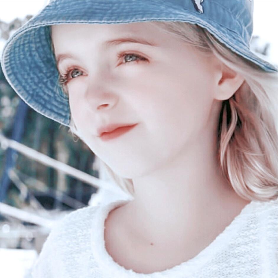 The child star McKenna Grace, known as the "angel on earth", coexists ...