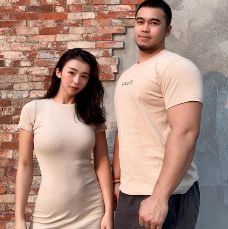 China's most beautiful female basketball anchor Zhang Manyuan, driving ...