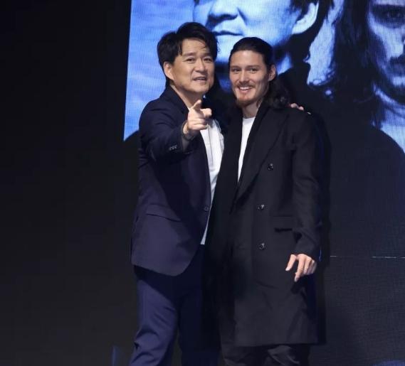 Emil Chau urged his son to make his debut, playing a "foreigner" in the ...