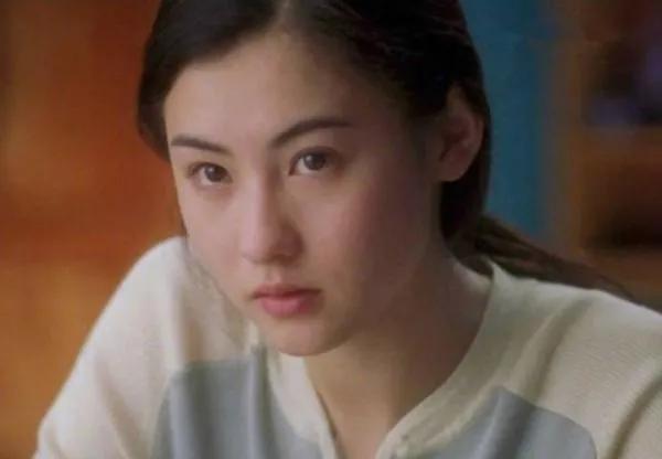 "Yanzhaomen" Cecilia Cheung was so sultry back then, light makeup is ...