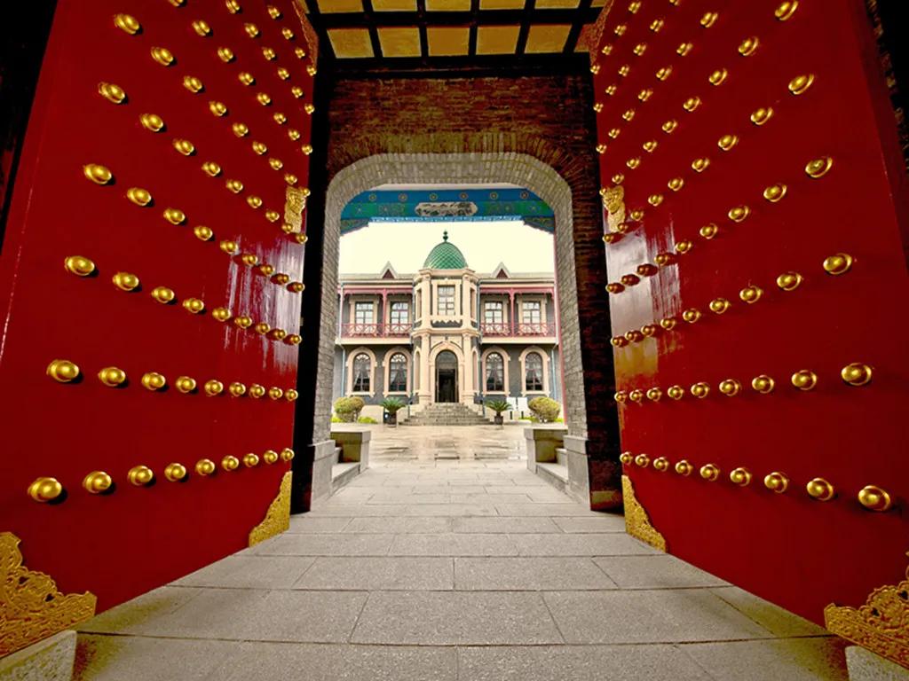 The embarrassing imperial palace - iNEWS