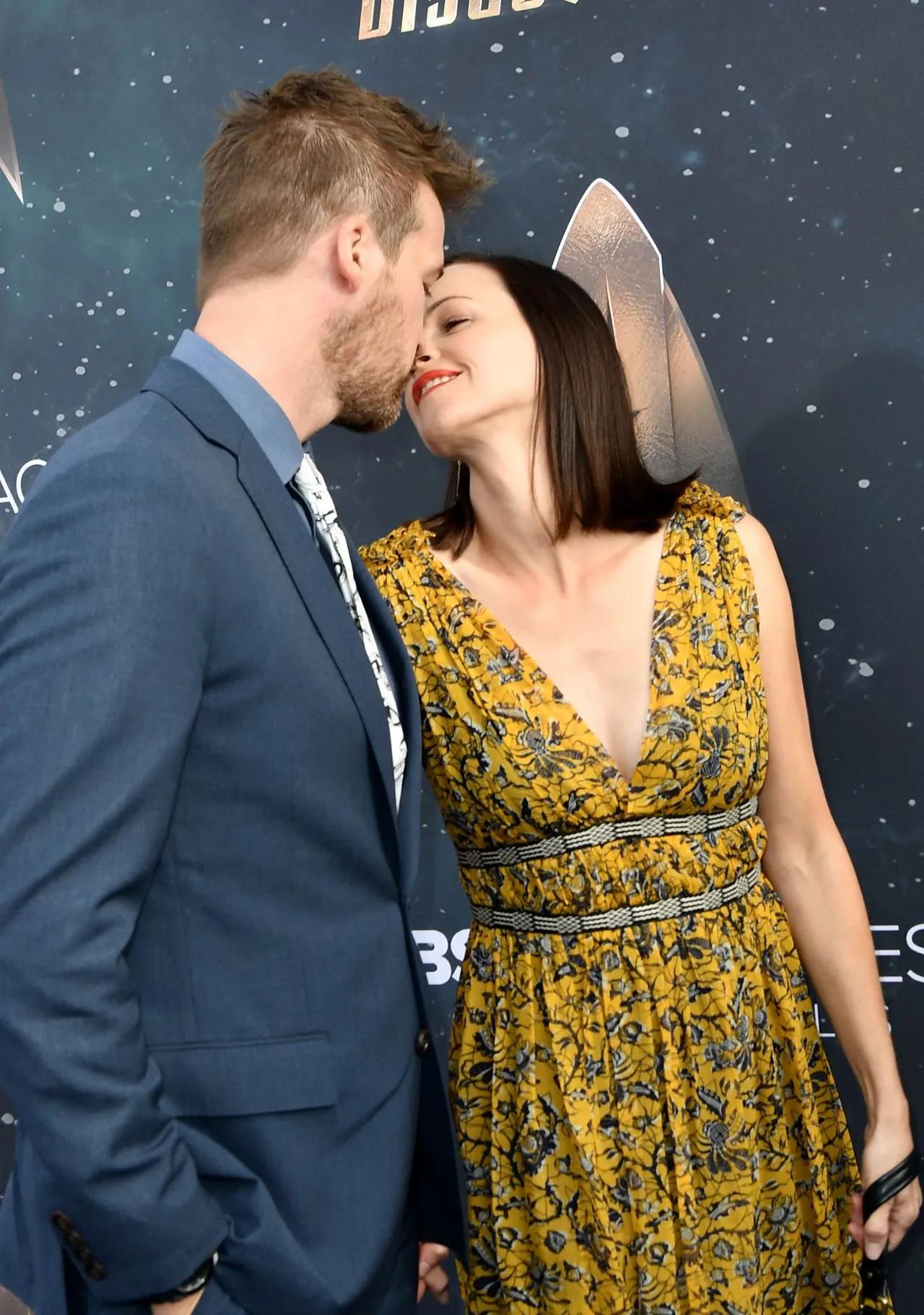 Beautiful actress: Susan May Pratt - iNEWS