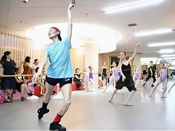 Yang Liping's apprentice Guo Leng, 46-year-old "giant baby" who earns ...