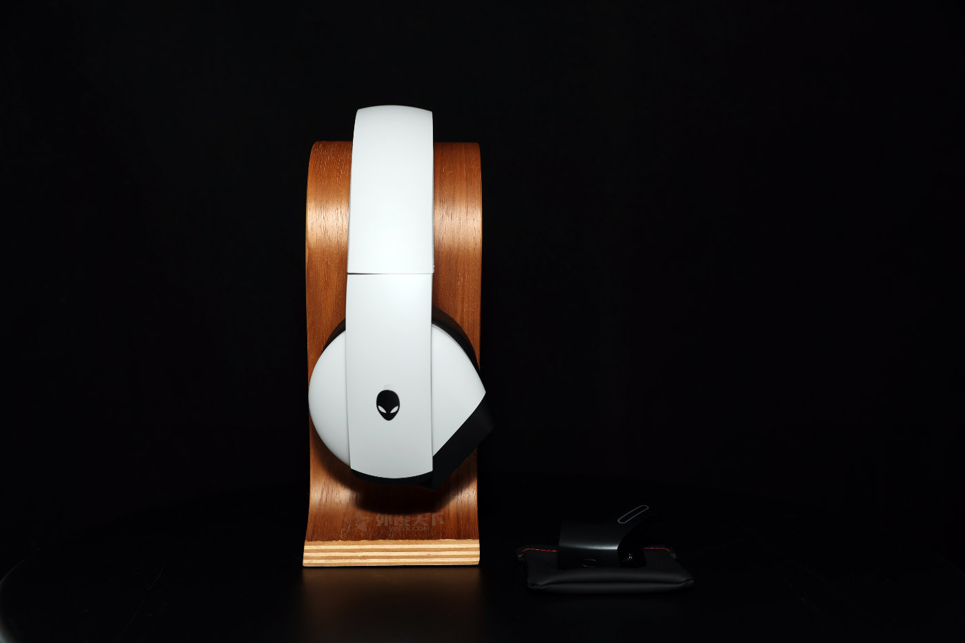 "Comment" Alien AW510H headset + AW521BR Bluetooth receiver upper ear ...