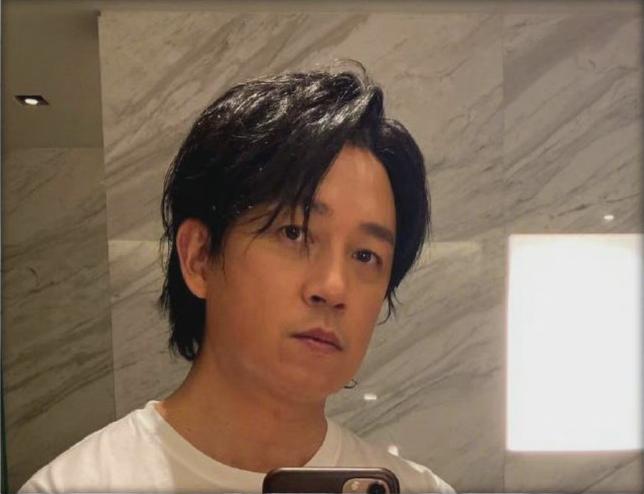 Pan Yueming took his 37-year-old girlfriend to shop, and walked with ...