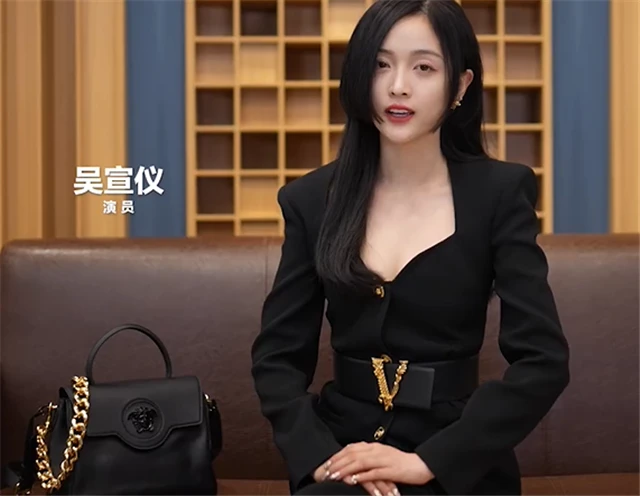 Yu Shuang and Song Yi appeared in the interview, and his appearance was ...