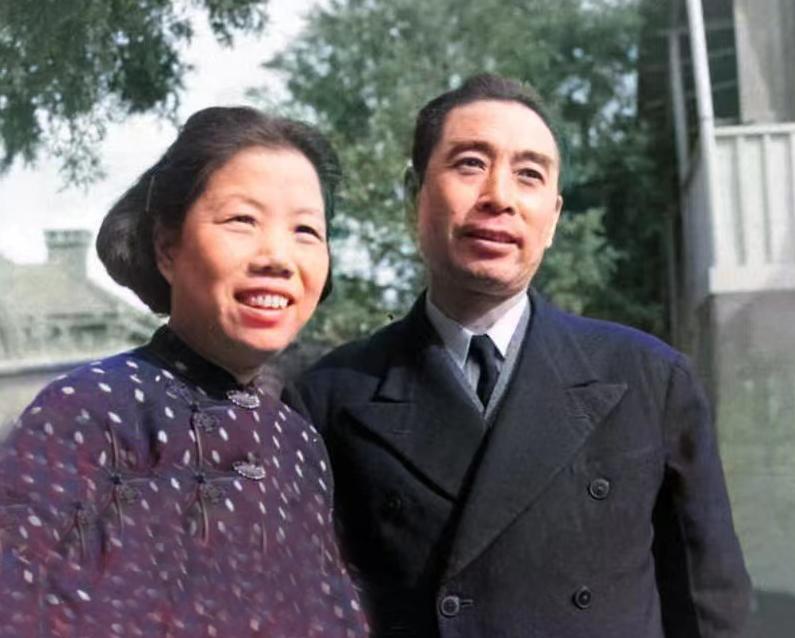 In 1964, Han Hong's mother sang "Beijing's Golden Mountain". After Zhou ...
