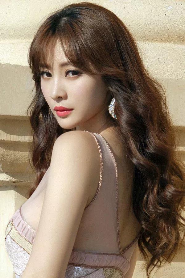 Sexy goddess Liu Yan - iNEWS