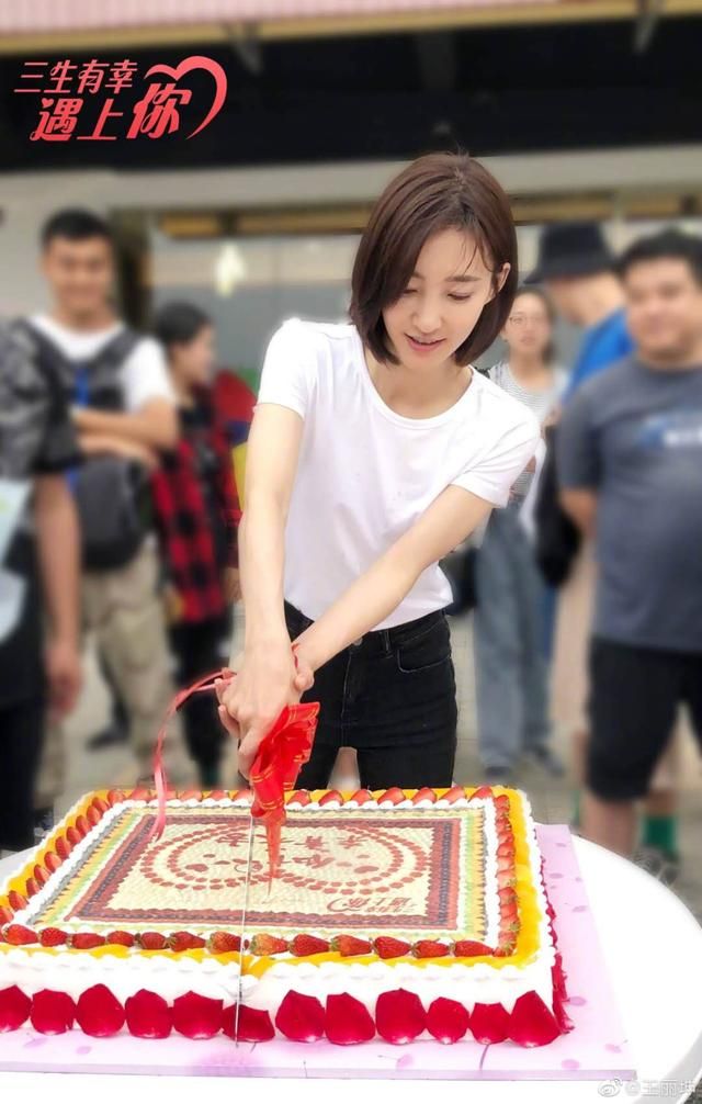 The new "Daji" Wang Likun is lean and slim?White skirt, chopstick legs ...