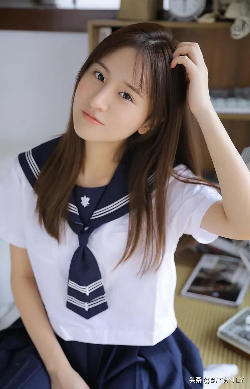 Uniform photo of pure cute girl - iNEWS