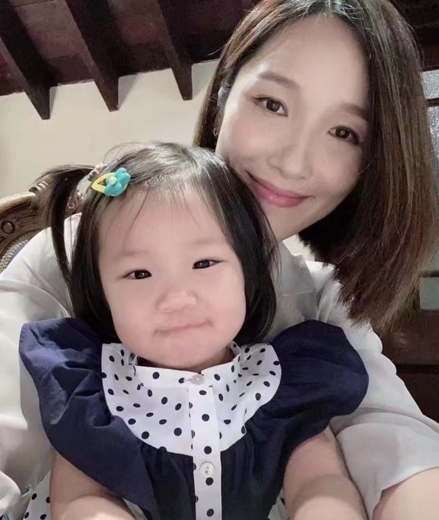 Wang Zulan posts, Li Yanan successfully gave birth to a second sister ...