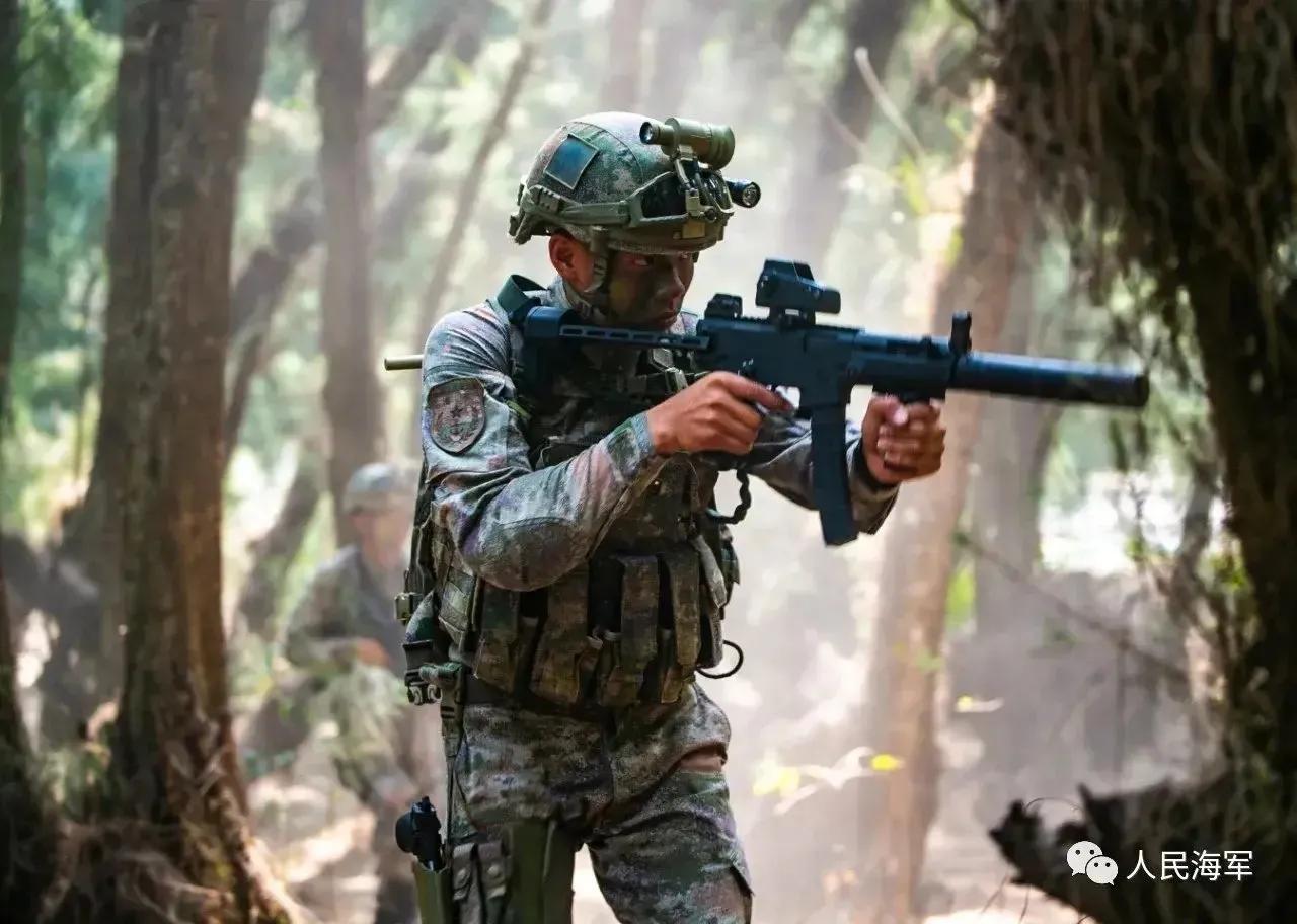 The new generation of Jiaolong Commando Gun Clan appeared, the flight ...