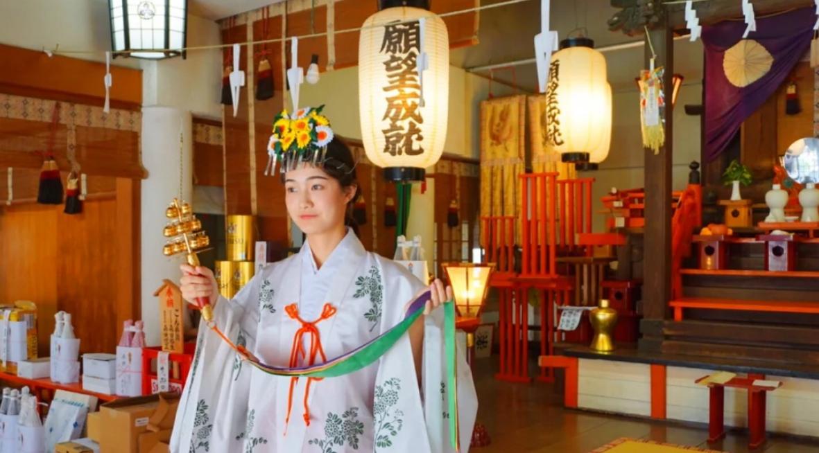 From "Queen" to "Witch Prostitute"——The Fall of Japanese Miko - iMedia