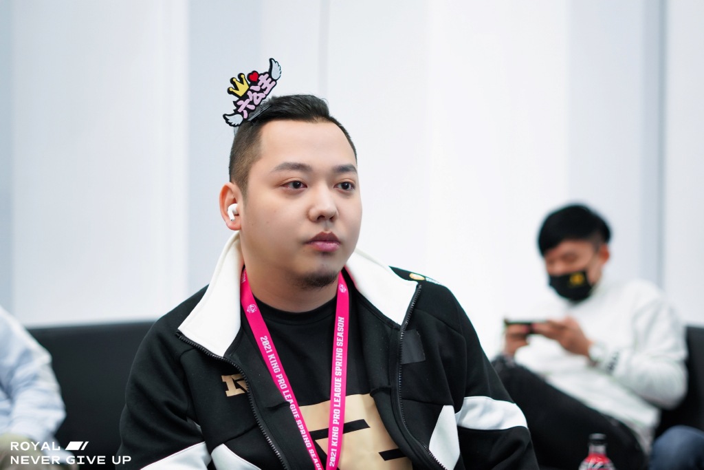 六點六指出RNGM比AG更好的地方，是外賣！網友：因為多了四個菜？ - 頭條匯