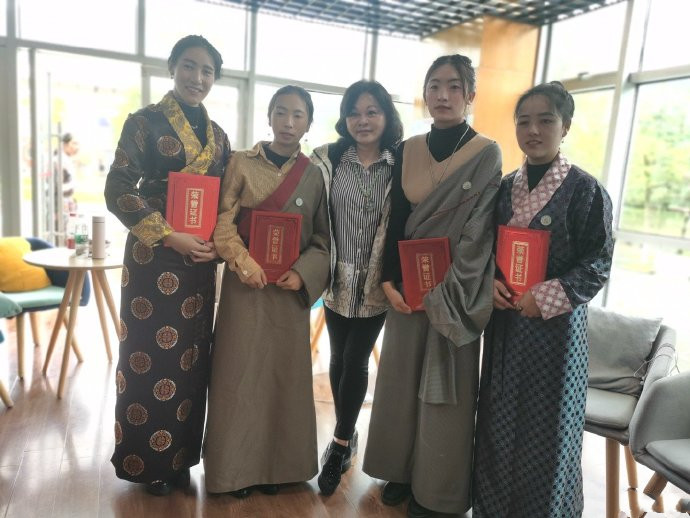 "The youth born in the 90s" Yang Hongying rarely showed up, too much ...