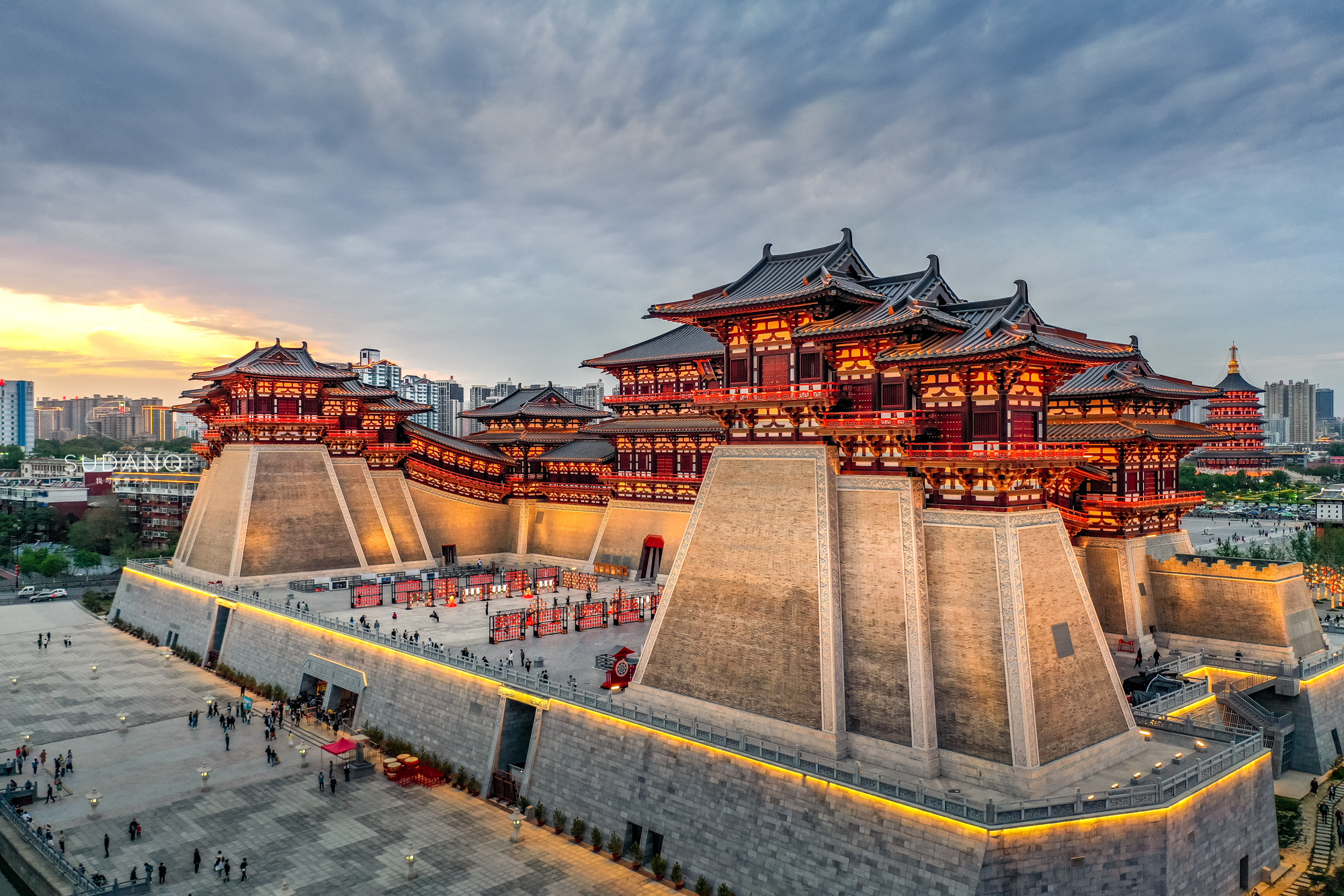 Luoyang Yingtian Gate: The demeanor of the city of God reappears, "the ...