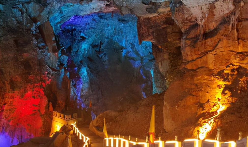 Beijing Natural Scenic Area, 1350 meters long, with eight wonders and ...