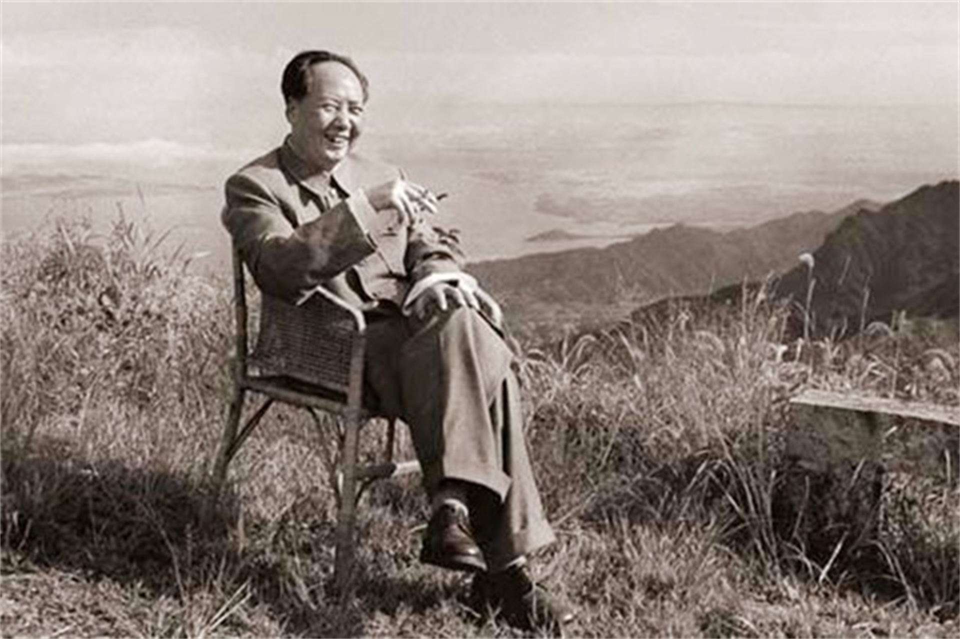 During the Chongqing negotiations, a great man made a move that made ...