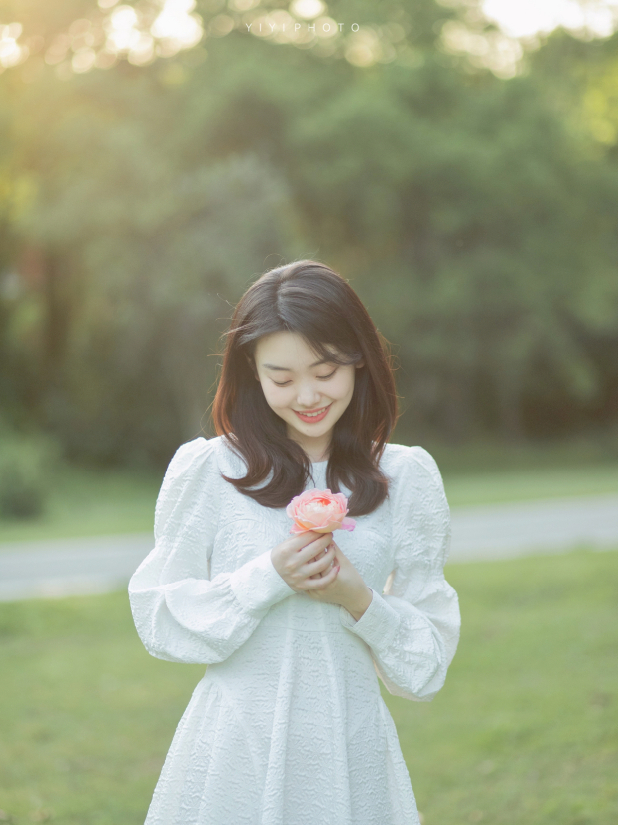 How to take a single portrait photo?These poses teach you that it's ...