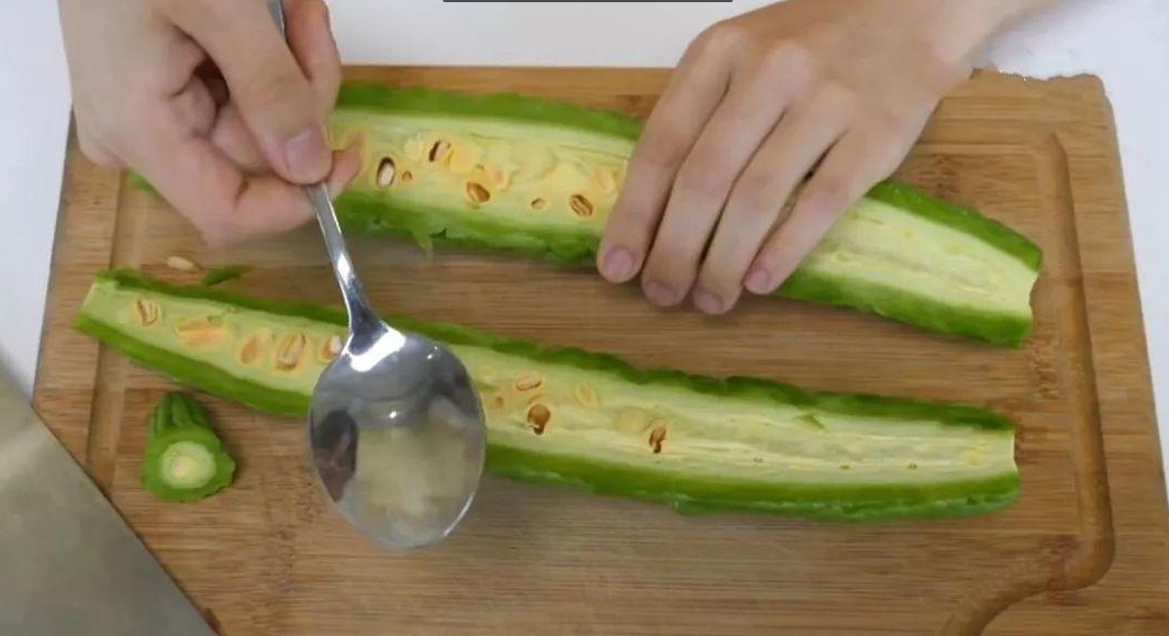 Bitter gourd didfully stir well, try this, simple taste, is important ...