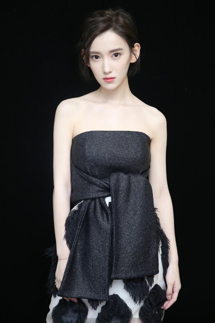 Li Muchen-black tube top dress photo - iMedia