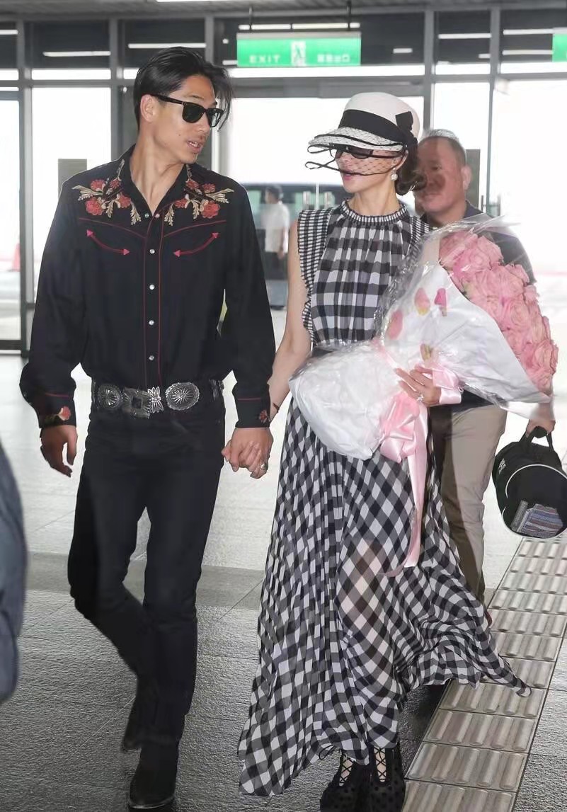 Lin Chiling is full of ladies after marriage, and she keeps sprinkling ...