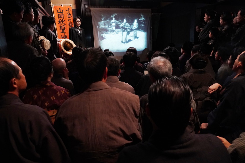 Benshi, who died under the wheel of history in "The Silent Film ...