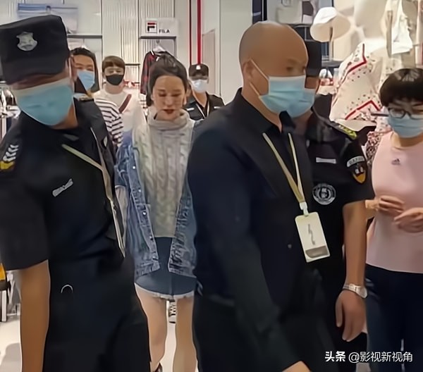 Haiqing was snapped at the event, too many security personnel caused ...