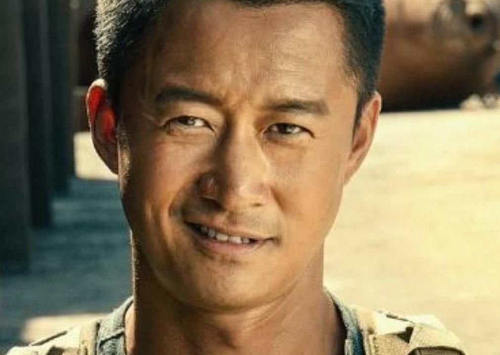 Xie Nan took her two sons out alone, unrecognizable in men's clothing ...