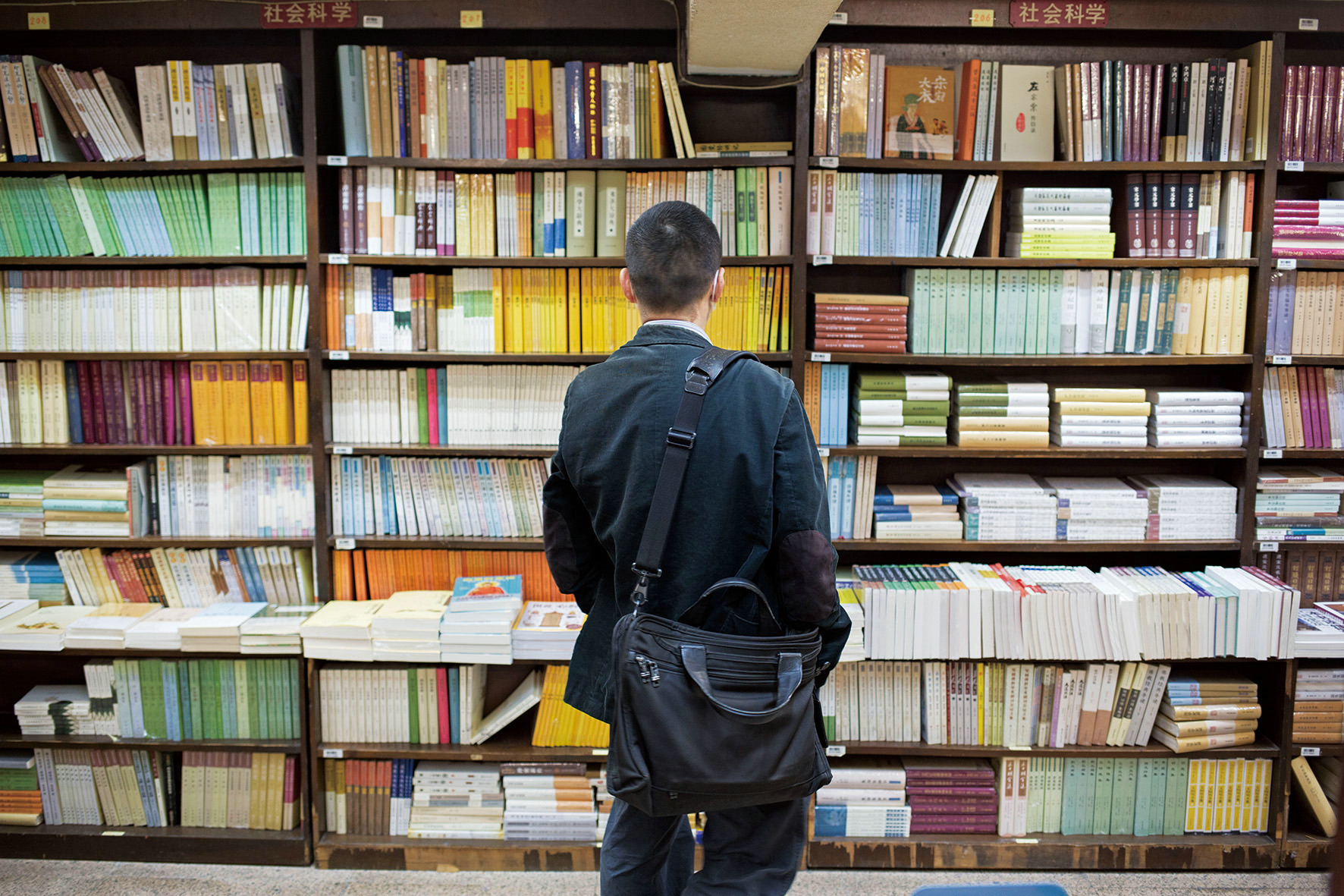 A roaming bookstore for book lovers - iNEWS