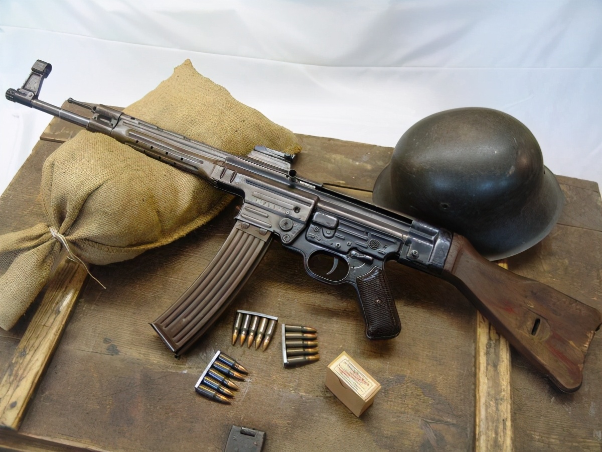 Inventory of World War II light weapons cost 98K to 28 US dollars MG40 ...