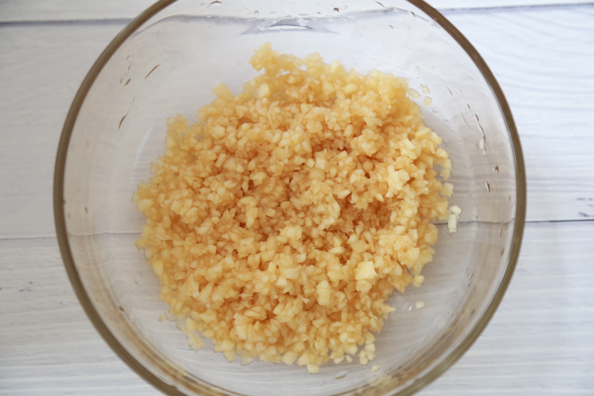 Don't always eat apples directly. Add glutinous rice to make apple ...