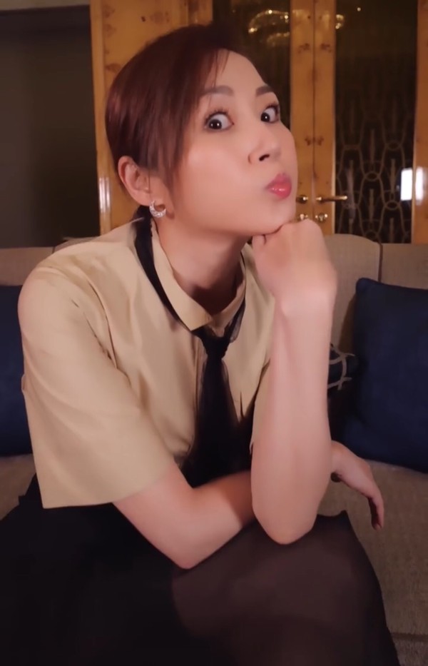 A recent photo of 50-year-old "Ma Xiaoling" looks like a girl, wearing ...