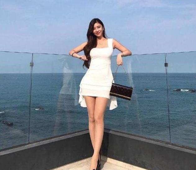 "The One Piece" Korean female model Jin Yeying has a hot body - iNEWS