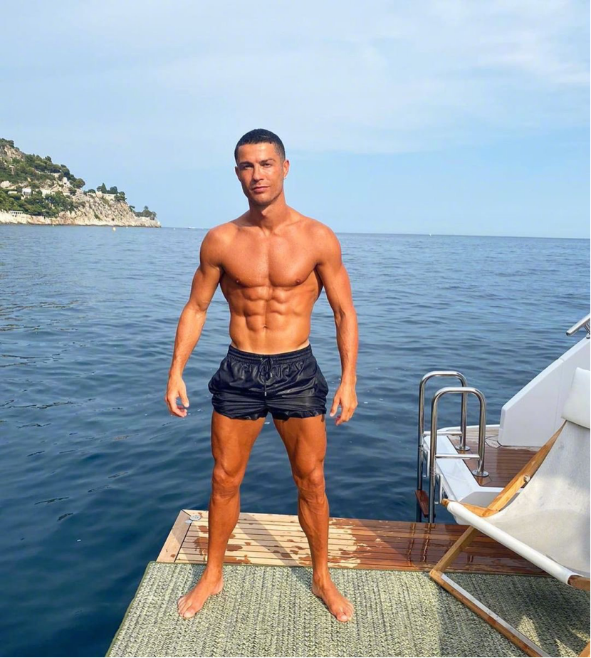 Take a look at "Muay Thai Boy" Zhang Chenglong's New Year's Eve dinner ...