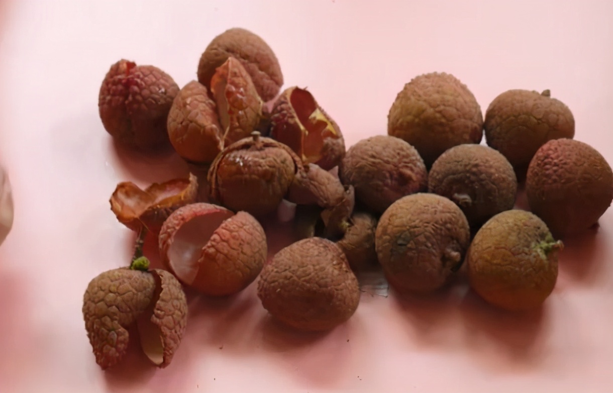 Lychee shell is a "treasure", used to boil water to drink, it turns out ...