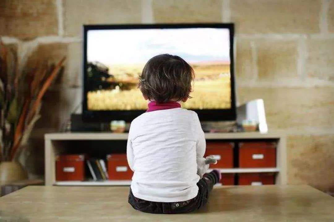 Children who are addicted to watching TV are lonely in their hearts ...