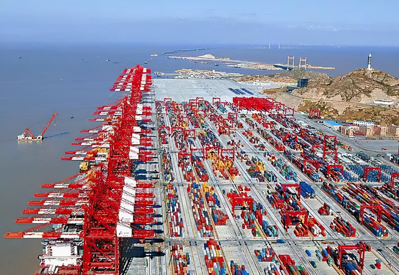 Look at the seven major ports in the world in 1900. How much has the ...