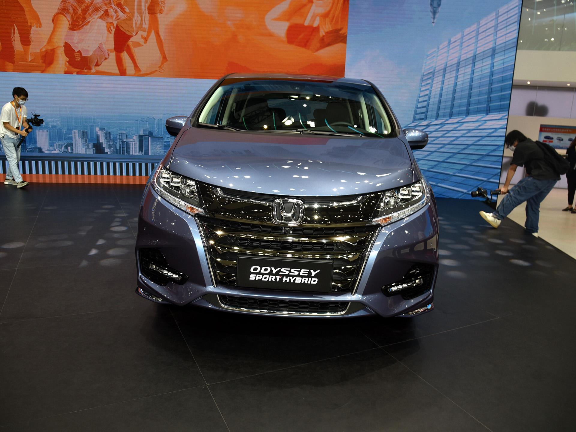 Joint venture Japanese large seven-seater MPV, hybrid + automatic ...