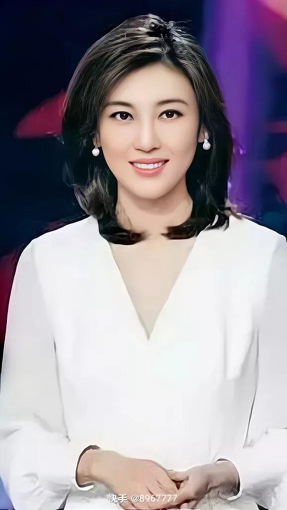 CCTV beauty host-Li Hong - iNEWS