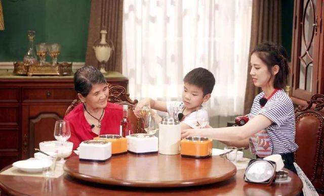 There is a kind of "show off wealth" called Huang Shengyi's husband's ...