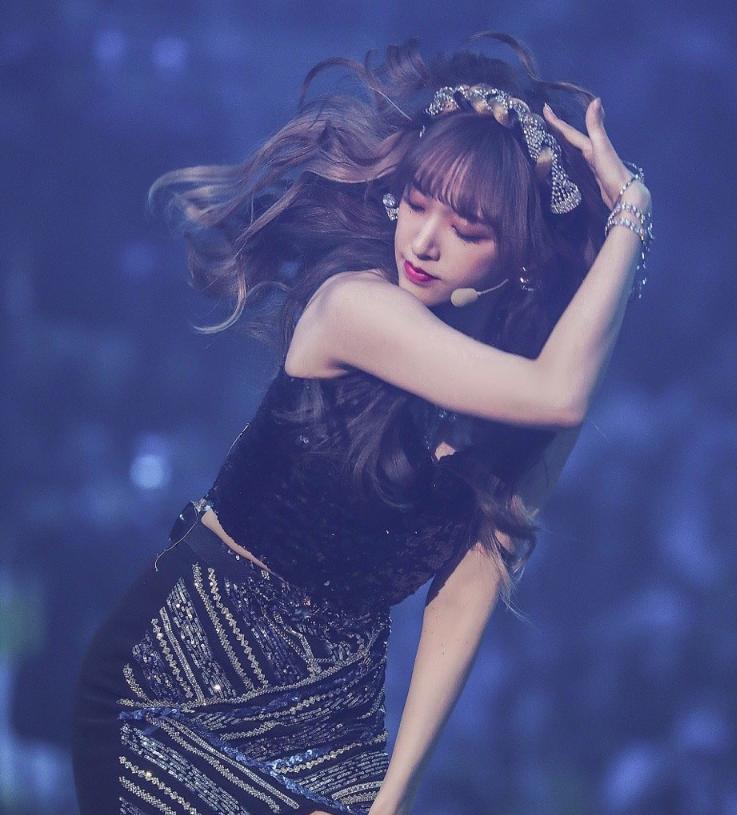 Cheng Xiao's stage appearance is too stunning, the live camera is sweet ...