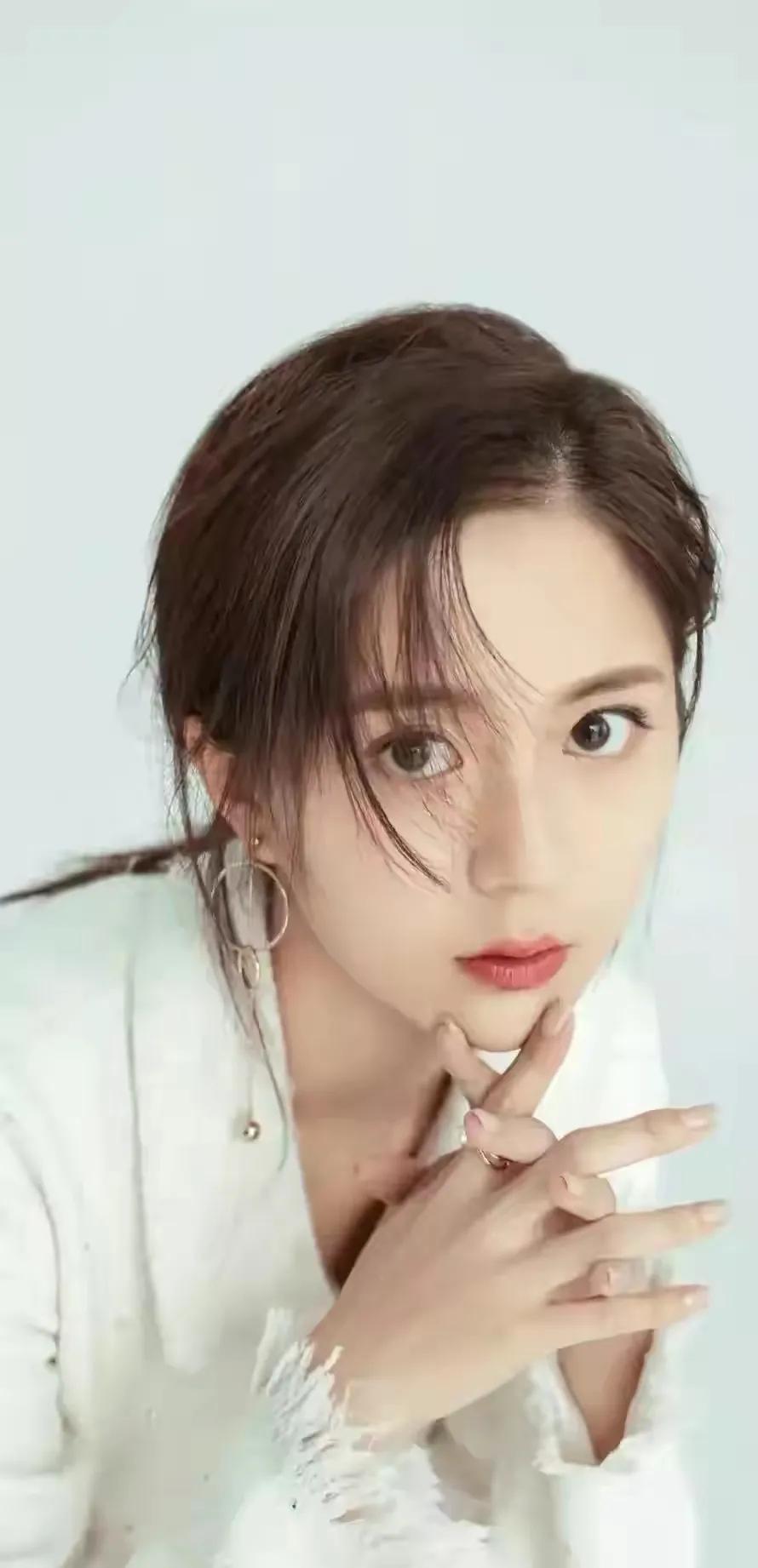 Shanghai actress-Tang Min - iNEWS