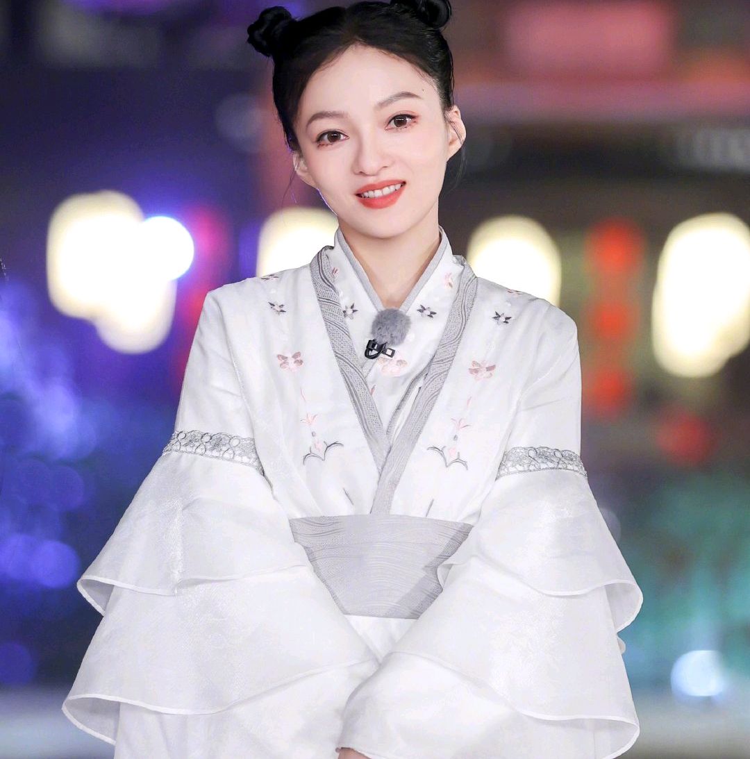 Angela Chang has not studied vocal music systematically, do you believe ...