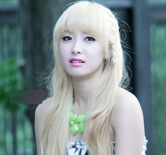 Is it "photo trick" again?Victoria Song dyed her pink and purple hair ...