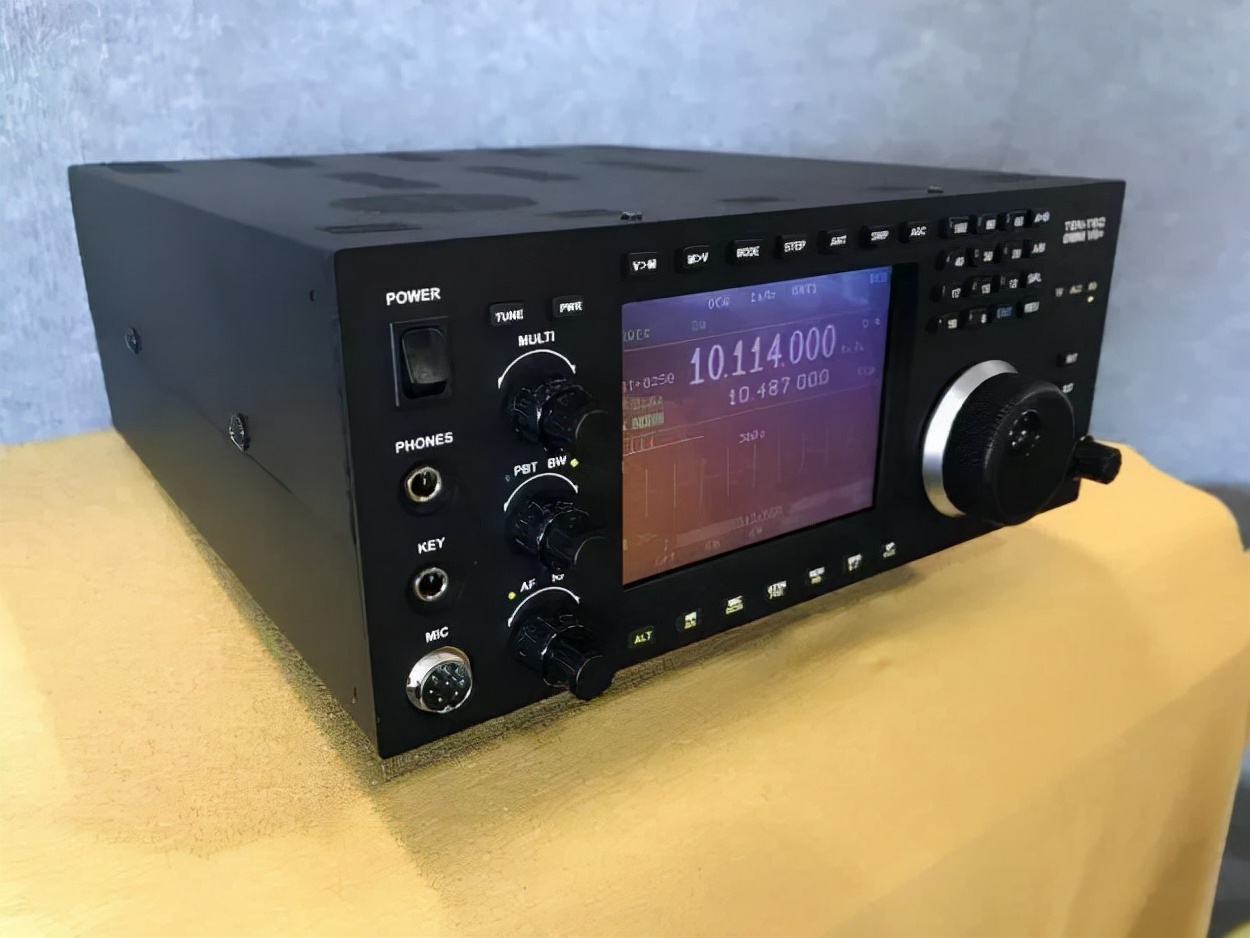 QRP transceiver with excellent audio and broadcast reception ...