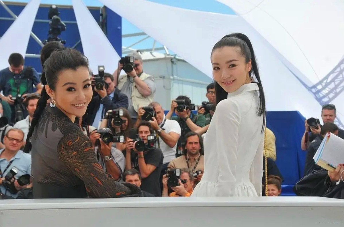 He laughed generously, Guo Jiaming didn't catch the heat, but he was hammered to the ground by ...