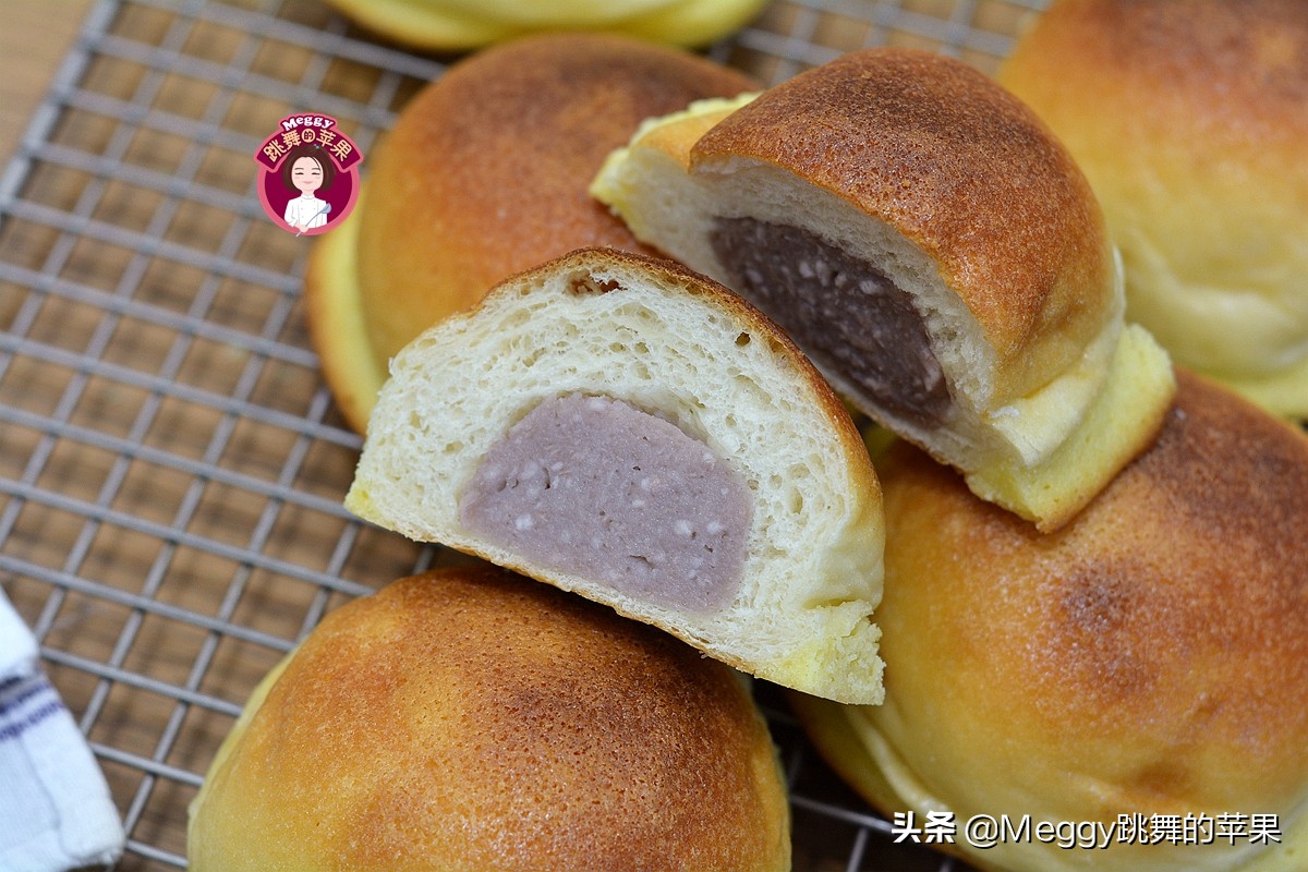 Awesome Mexican taro mashed bread, shaped like a small straw hat ...